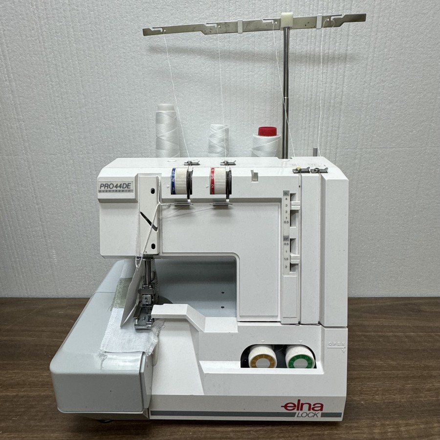 Elna Lock Pro 44DE - USED