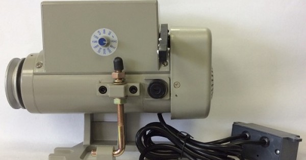 Motor for industrial sewing machines, 550 Watts.